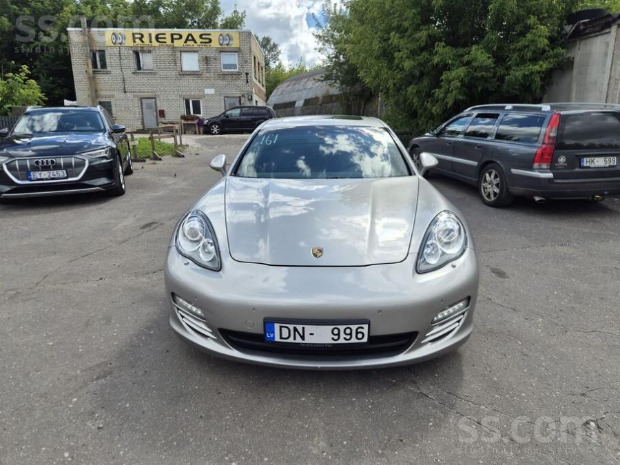 Grey Porsche Panamera 2012 in Riga, with an engine capacity of 3.60 L and mileage of 122 thousand km for 21990 €, photo 4 on AUTOMOTO.COM.LV