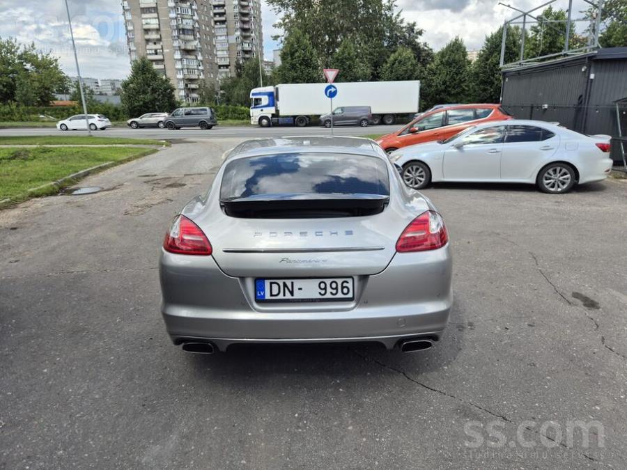 Grey Porsche Panamera 2012 in Riga, with an engine capacity of 3.60 L and mileage of 122 thousand km for 21990 €, photo 8 on AUTOMOTO.COM.LV