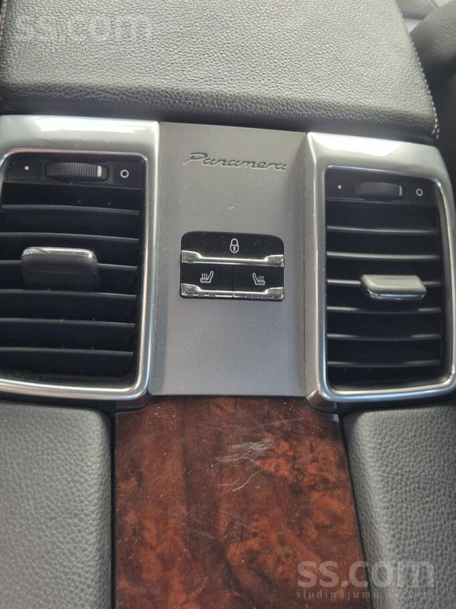 Grey Porsche Panamera 2012 in Riga, with an engine capacity of 3.60 L and mileage of 122 thousand km for 21990 €, photo 13 on AUTOMOTO.COM.LV