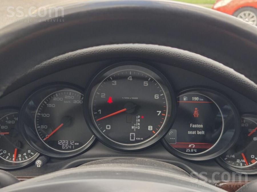 Grey Porsche Panamera 2012 in Riga, with an engine capacity of 3.60 L and mileage of 122 thousand km for 21990 €, photo 17 on AUTOMOTO.COM.LV