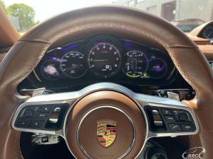 Grey Porsche Panamera 2017 in Vilnius, with an engine capacity of 2.89 L and mileage of 198 thousand km for 44900 €, photo 14 on AUTOMOTO.COM.LV