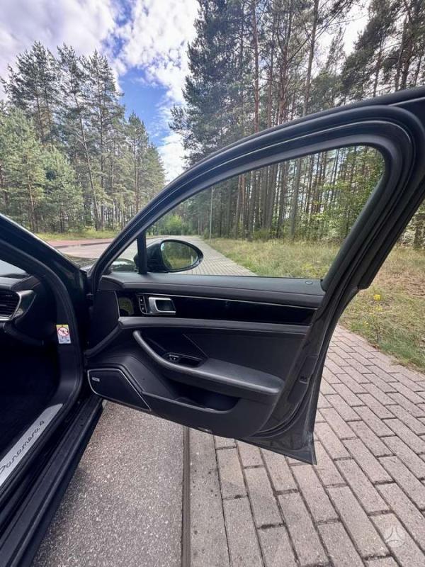 Grey Porsche Panamera 2018 in Vilnius, with an engine capacity of 2.89 L and mileage of 178 thousand km for 48990 €, photo 11 on AUTOMOTO.COM.LV