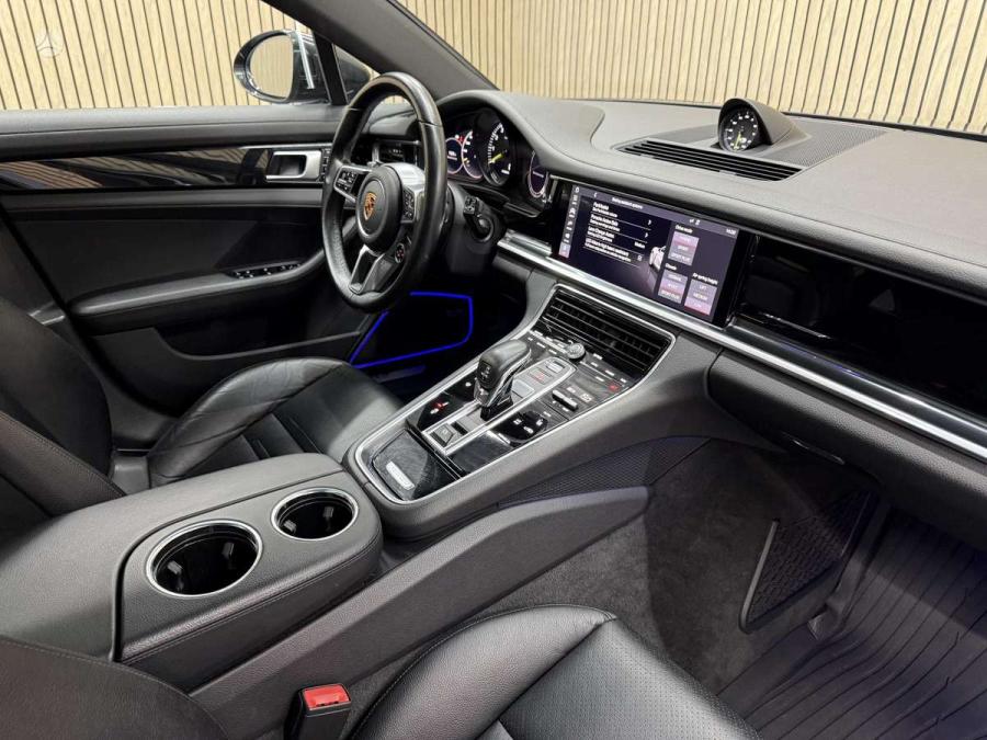 Pelēks Porsche Panamera 2018 Marijampole, ar dzinēja tilpumu 2.89 L un nobraukumu 183 tūkst. km par 37000 €, foto 16 vietnē AUTOMOTO.COM.LV