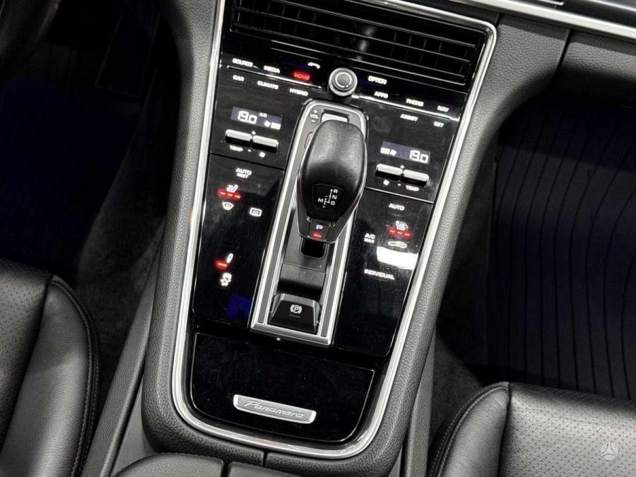 Pelēks Porsche Panamera 2018 Marijampole, ar dzinēja tilpumu 2.89 L un nobraukumu 183 tūkst. km par 37000 €, foto 19 vietnē AUTOMOTO.COM.LV