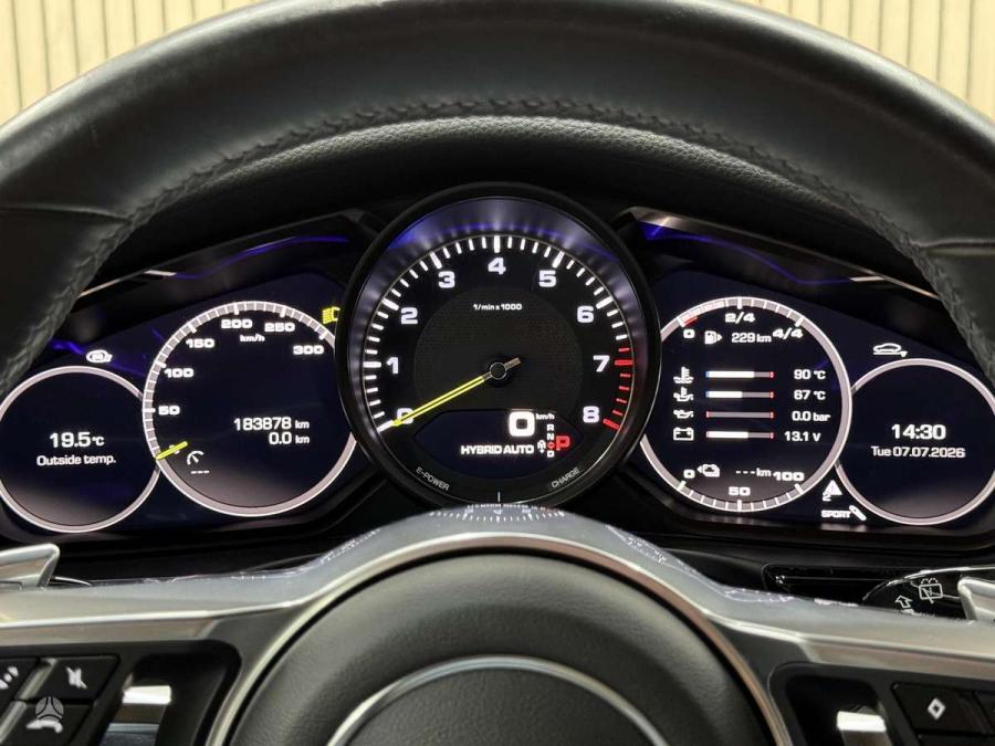 Pelēks Porsche Panamera 2018 Marijampole, ar dzinēja tilpumu 2.89 L un nobraukumu 183 tūkst. km par 37000 €, foto 30 vietnē AUTOMOTO.COM.LV