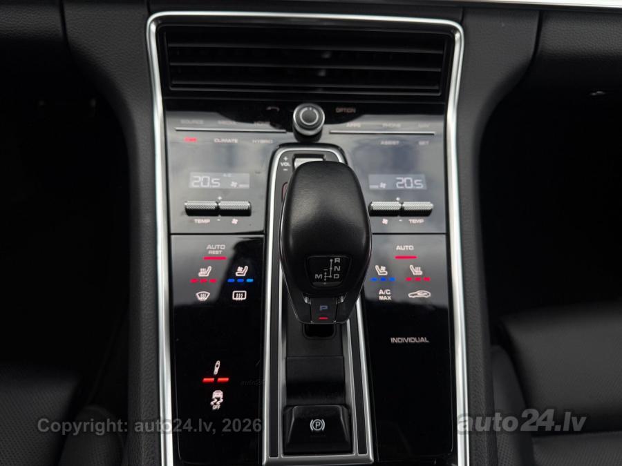 Pelēks Porsche Panamera 2018 Tallina, ar dzinēja tilpumu 2.90 L un nobraukumu 226 tūkst. km par 36900 €, foto 13 vietnē AUTOMOTO.COM.LV