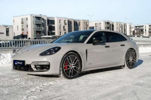 Pelēks Porsche Panamera 2022 Viļņa, ar dzinēja tilpumu 4.00 L un nobraukumu 78 tūkst. km par 104990 €, foto 1 vietnē AUTOMOTO.COM.LV