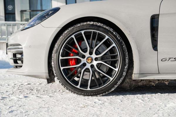 Pelēks Porsche Panamera 2022 Viļņa, ar dzinēja tilpumu 4.00 L un nobraukumu 78 tūkst. km par 104990 €, foto 11 vietnē AUTOMOTO.COM.LV