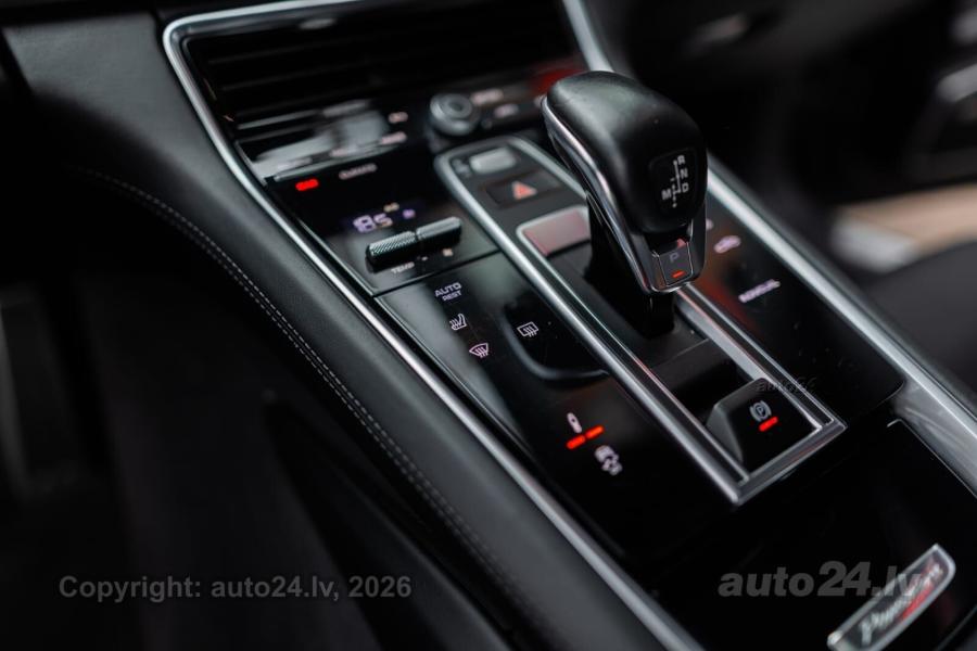 Pelēks Porsche Panamera 2024 Tallina, ar dzinēja tilpumu 2.90 L un nobraukumu 70 tūkst. km par 120000 €, foto 23 vietnē AUTOMOTO.COM.LV