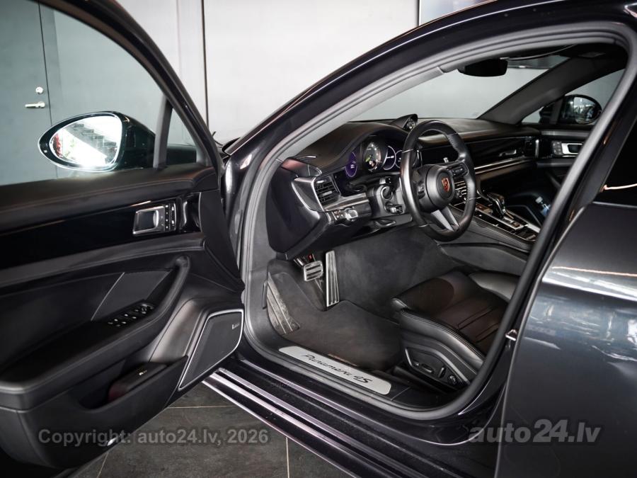 Grey Porsche Panamera 2024 in Tallinn, with an engine capacity of 2.90 L and mileage of 73 thousand km for 122900 €, photo 7 on AUTOMOTO.COM.LV