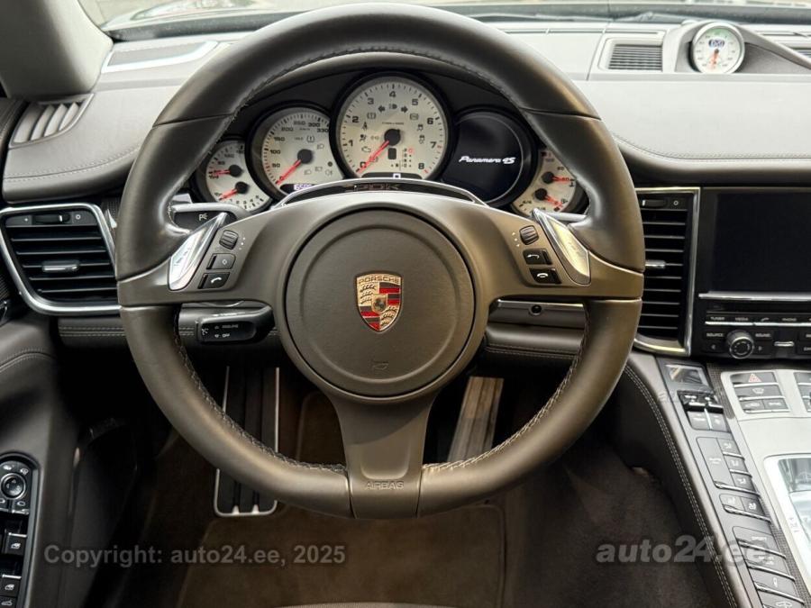 Porsche Panamera 2013 in Tallinn, with an engine capacity of 3.00 L and mileage of 164 thousand km for 23799 €, photo 9 on AUTOMOTO.COM.LV