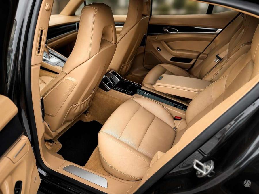 Porsche Panamera 2014 in Marijampole, with an engine capacity of 2.97 L and mileage of 159 thousand km for 27900 €, photo 20 on AUTOMOTO.COM.LV