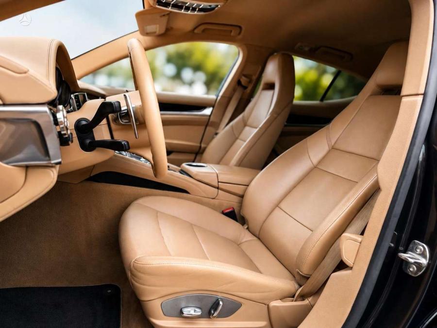 Porsche Panamera 2014 in Marijampole, with an engine capacity of 2.97 L and mileage of 159 thousand km for 27900 €, photo 22 on AUTOMOTO.COM.LV