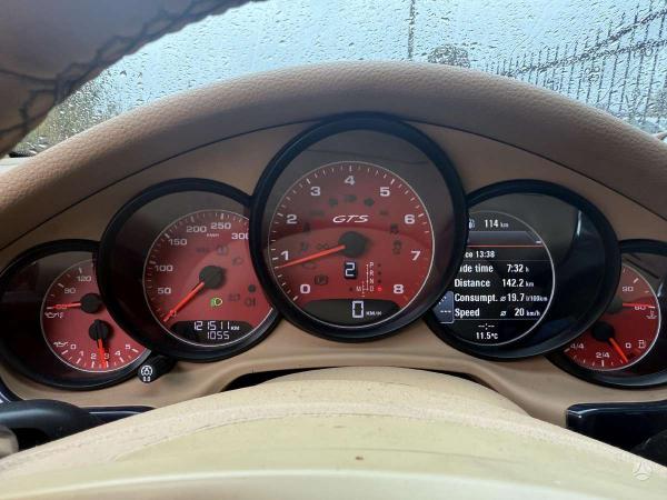 Red Porsche Panamera 2014 in Vilnius, with an engine capacity of 3.60 L and mileage of 121 thousand km for 17999 €, photo 11 on AUTOMOTO.COM.LV