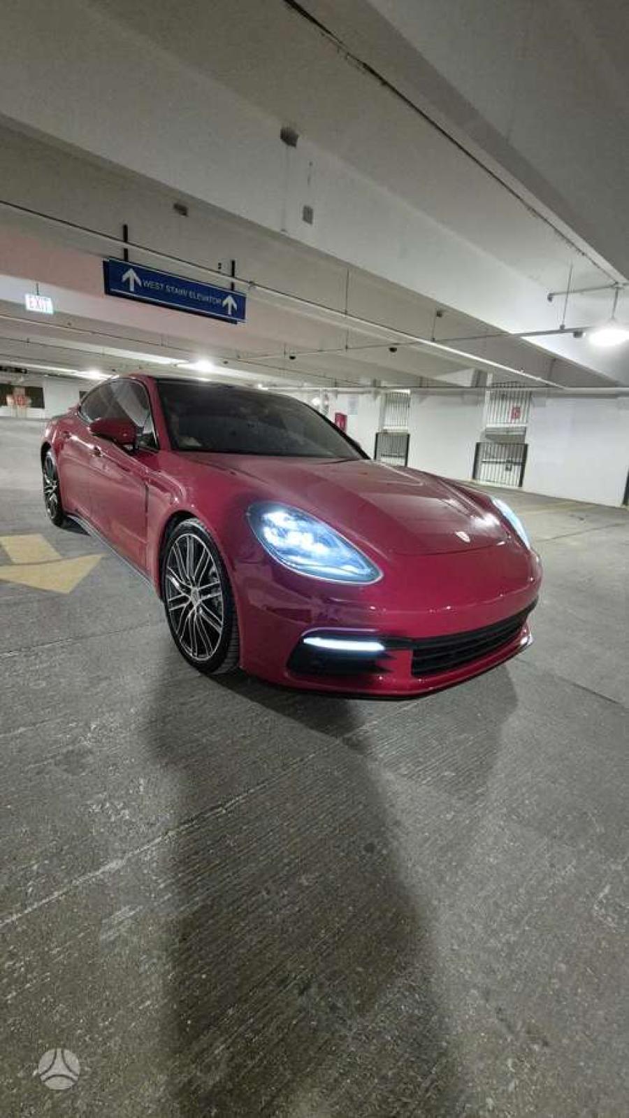 Red Porsche Panamera 2018 in Siauliai, with an engine capacity of 3.00 L and mileage of 225 thousand km for 32267 €, photo 7 on AUTOMOTO.COM.LV
