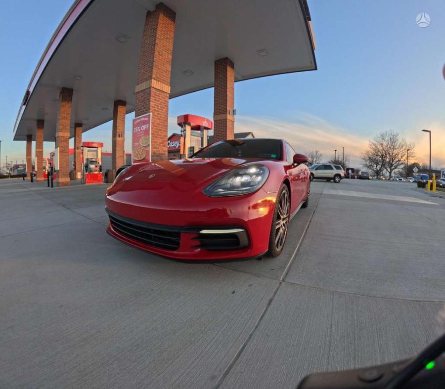 Red Porsche Panamera 2018 in Siauliai, with an engine capacity of 3.00 L and mileage of 225 thousand km for 32267 €, photo 8 on AUTOMOTO.COM.LV