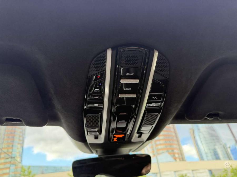 Sarkans Porsche Panamera 2021 Viļņa, ar dzinēja tilpumu 4.00 L un nobraukumu 37 tūkst. km par 62900 €, foto 32 vietnē AUTOMOTO.COM.LV