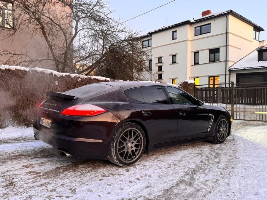 Red Porsche Panamera 2013 in Riga, with an engine capacity of 3.60 L and mileage of 130 thousand km for 20000 €, photo 5 on AUTOMOTO.COM.LV