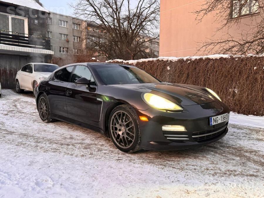 Red Porsche Panamera 2013 in Riga, with an engine capacity of 3.60 L and mileage of 130 thousand km for 20000 €, photo 6 on AUTOMOTO.COM.LV