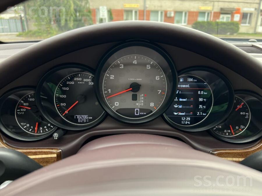 Sarkans Porsche Panamera 2013 Rīga, ar dzinēja tilpumu 3.00 L un nobraukumu 178 tūkst. km par 26500 €, foto 17 vietnē AUTOMOTO.COM.LV