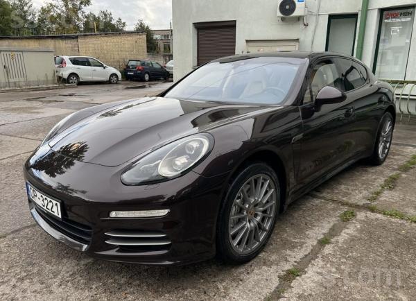 Red Porsche Panamera 2013 in Riga, with an engine capacity of 3.00 L and mileage of 178 thousand km for 26500 €, photo 4 on AUTOMOTO.COM.LV