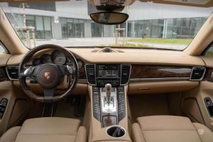 Sarkans Porsche Panamera 2014 Viļņa, ar dzinēja tilpumu 3.00 L un nobraukumu 104 tūkst. km par 23500 €, foto 16 vietnē AUTOMOTO.COM.LV