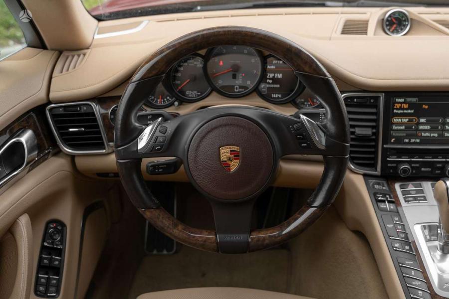 Sarkans Porsche Panamera 2014 Viļņa, ar dzinēja tilpumu 3.00 L un nobraukumu 104 tūkst. km par 23500 €, foto 22 vietnē AUTOMOTO.COM.LV