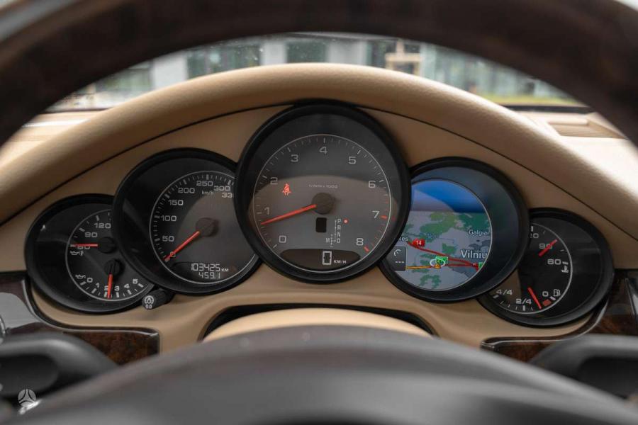 Sarkans Porsche Panamera 2014 Viļņa, ar dzinēja tilpumu 3.00 L un nobraukumu 104 tūkst. km par 23500 €, foto 23 vietnē AUTOMOTO.COM.LV