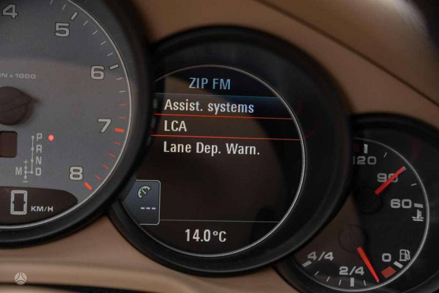 Sarkans Porsche Panamera 2014 Viļņa, ar dzinēja tilpumu 3.00 L un nobraukumu 104 tūkst. km par 23500 €, foto 25 vietnē AUTOMOTO.COM.LV