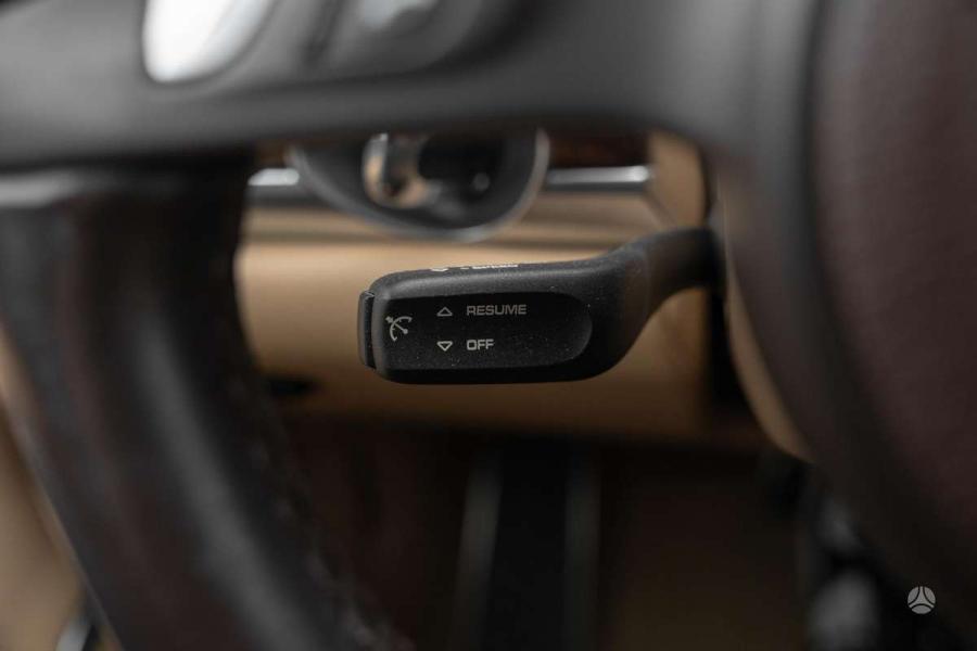 Sarkans Porsche Panamera 2014 Viļņa, ar dzinēja tilpumu 3.00 L un nobraukumu 104 tūkst. km par 23500 €, foto 28 vietnē AUTOMOTO.COM.LV