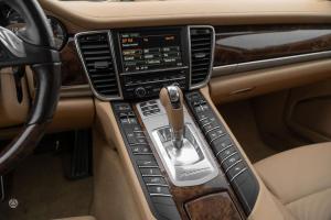 Sarkans Porsche Panamera 2014 Viļņa, ar dzinēja tilpumu 3.00 L un nobraukumu 104 tūkst. km par 23500 €, foto 33 vietnē AUTOMOTO.COM.LV