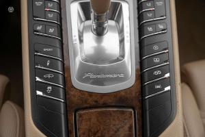 Sarkans Porsche Panamera 2014 Viļņa, ar dzinēja tilpumu 3.00 L un nobraukumu 104 tūkst. km par 23500 €, foto 35 vietnē AUTOMOTO.COM.LV