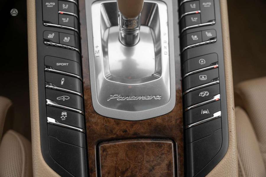 Sarkans Porsche Panamera 2014 Viļņa, ar dzinēja tilpumu 3.00 L un nobraukumu 104 tūkst. km par 23500 €, foto 35 vietnē AUTOMOTO.COM.LV
