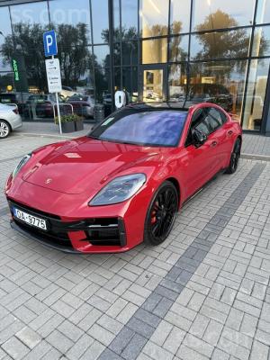 Красный Порше Панамера 2025 в Рига, объемом двигателя 4.00 л и пробегом 30 тыс. км за 163990 €, фото 1 на AUTOMOTO.COM.LV