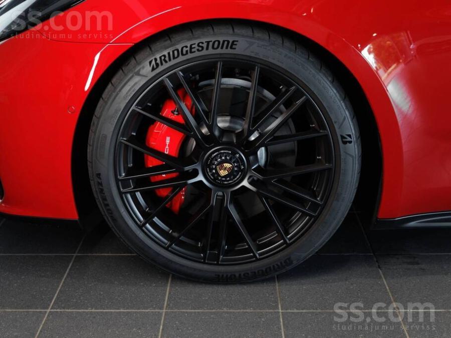 Sarkans Porsche Panamera 2026 Rīga, ar dzinēja tilpumu 4.00 L un nobraukumu 3 tūkst. km par 175900 €, foto 16 vietnē AUTOMOTO.COM.LV