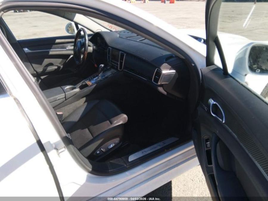 Porsche Panamera 2011 Klaipėda, ar dzinēja tilpumu 0.00 L un nobraukumu 0 tūkst. km par 7250 €, foto 6 vietnē AUTOMOTO.COM.LV