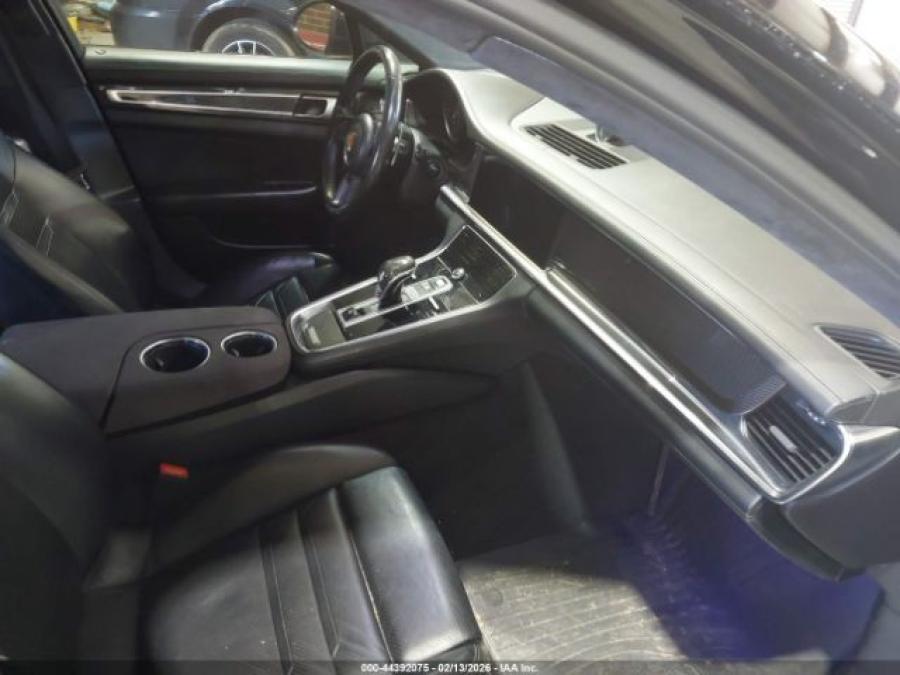 Porsche Panamera 2017 in Klaipeda, with an engine capacity of 0.00 L and mileage of 0 thousand km for 24500 €, photo 5 on AUTOMOTO.COM.LV
