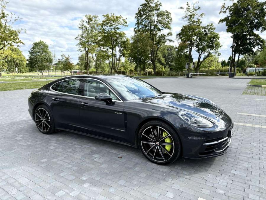 Porsche Panamera 2018 in Kaunas, with an engine capacity of 2.89 L and mileage of 113 thousand km for 49999 €, photo 1 on AUTOMOTO.COM.LV