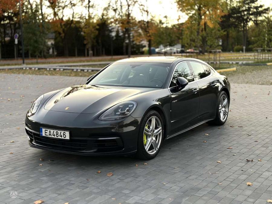 Porsche Panamera 2018 in Kaunas, with an engine capacity of 2.89 L and mileage of 113 thousand km for 49999 €, photo 4 on AUTOMOTO.COM.LV