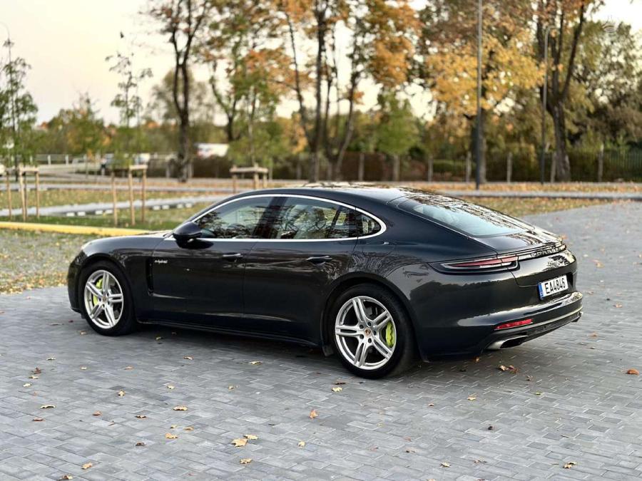 Porsche Panamera 2018 in Kaunas, with an engine capacity of 2.89 L and mileage of 113 thousand km for 49999 €, photo 5 on AUTOMOTO.COM.LV