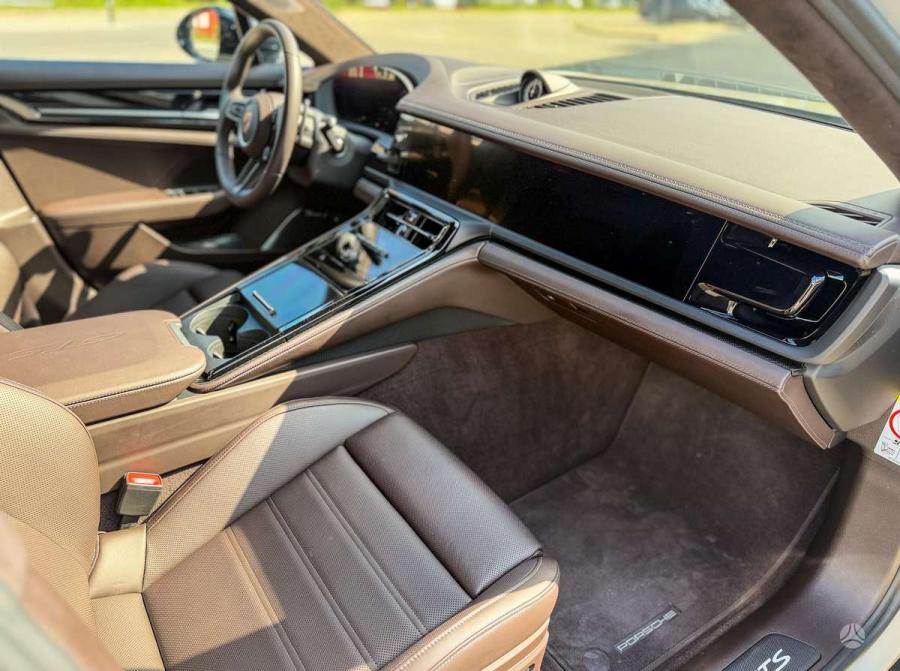 Porsche Panamera 2026 Rīga, ar dzinēja tilpumu 4.00 L un nobraukumu 5 tūkst. km par 172000 €, foto 8 vietnē AUTOMOTO.COM.LV