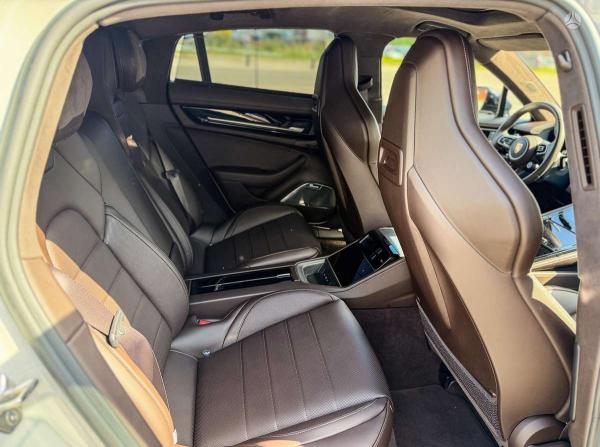 Porsche Panamera 2026 Rīga, ar dzinēja tilpumu 4.00 L un nobraukumu 5 tūkst. km par 172000 €, foto 9 vietnē AUTOMOTO.COM.LV