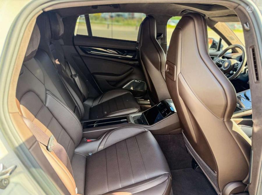 Porsche Panamera 2026 Rīga, ar dzinēja tilpumu 4.00 L un nobraukumu 5 tūkst. km par 172000 €, foto 9 vietnē AUTOMOTO.COM.LV