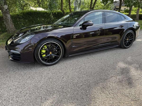 Violets Porsche Panamera 2017 Alīta, ar dzinēja tilpumu 2.89 L un nobraukumu 194 tūkst. km par 42900 €, foto 1 vietnē AUTOMOTO.COM.LV