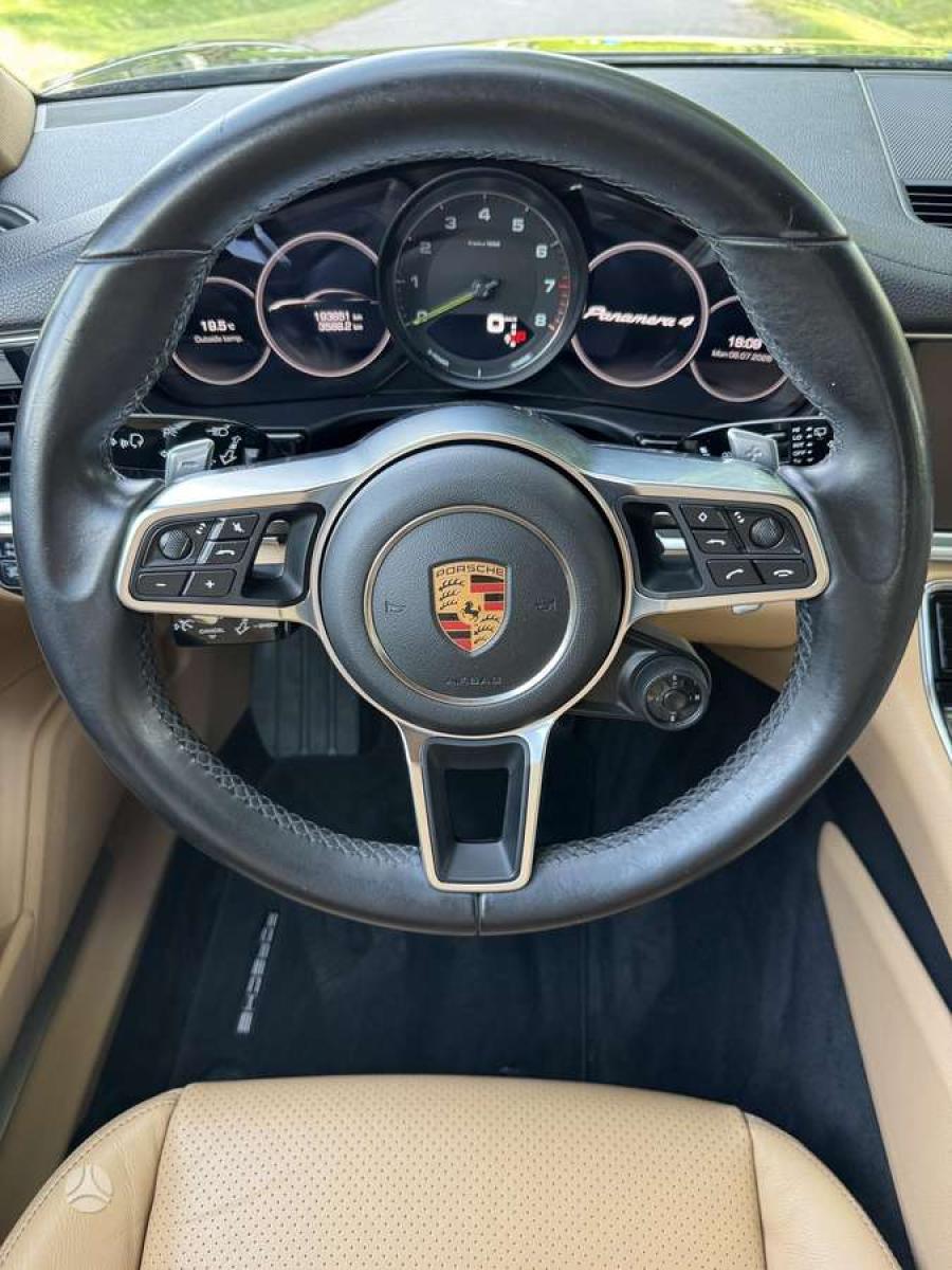 Violets Porsche Panamera 2017 Alīta, ar dzinēja tilpumu 2.89 L un nobraukumu 194 tūkst. km par 42900 €, foto 25 vietnē AUTOMOTO.COM.LV