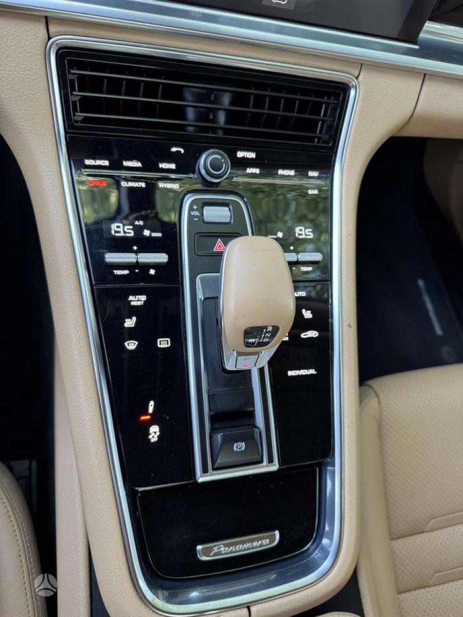 Violets Porsche Panamera 2017 Alīta, ar dzinēja tilpumu 2.89 L un nobraukumu 194 tūkst. km par 42900 €, foto 28 vietnē AUTOMOTO.COM.LV