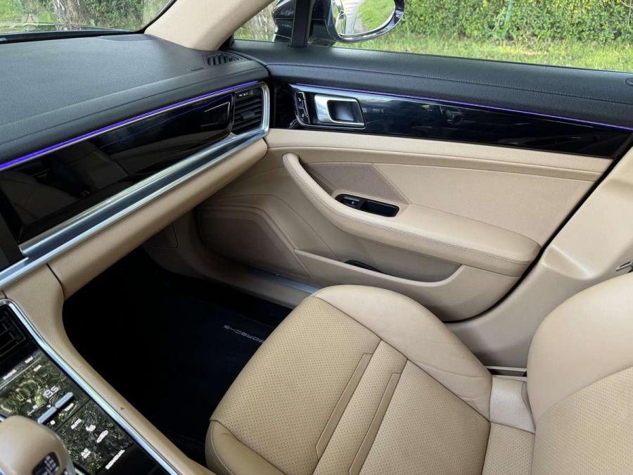 Violets Porsche Panamera 2017 Alīta, ar dzinēja tilpumu 2.89 L un nobraukumu 194 tūkst. km par 42900 €, foto 36 vietnē AUTOMOTO.COM.LV
