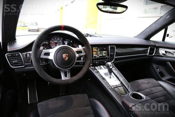 White Porsche Panamera 2014 in Riga, with an engine capacity of 4.80 L and mileage of 126 thousand km for 37995 €, photo 7 on AUTOMOTO.COM.LV