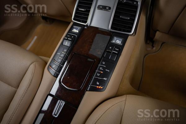 Balts Porsche Panamera 2010 Jelgava, ar dzinēja tilpumu 4.80 L un nobraukumu 130 tūkst. km par 13500 €, foto 9 vietnē AUTOMOTO.COM.LV