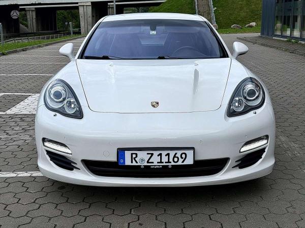Balts Porsche Panamera 2011 Viļņa, ar dzinēja tilpumu 2.97 L un nobraukumu 215 tūkst. km par 11990 €, foto 2 vietnē AUTOMOTO.COM.LV